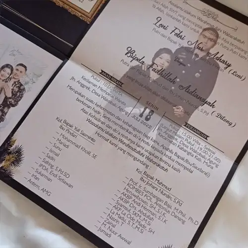 Undangan Pernikahan warna hitam putih Kendari